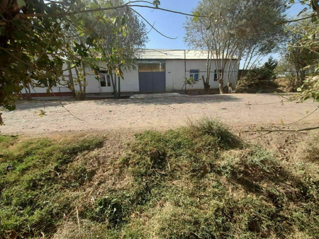 Hovli joy sotiladi