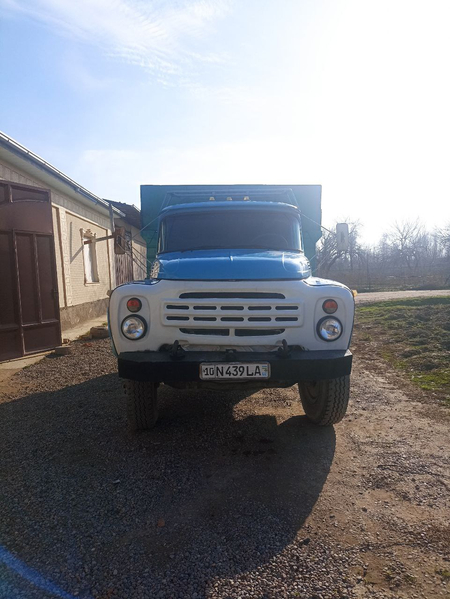 Zil 130 ural mator  srochni sotiladi