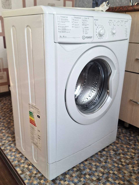 Продается стиральная машина Indesit IWSB 5095