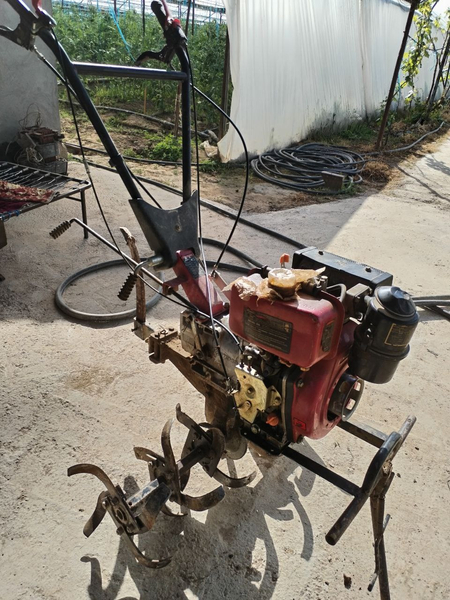 Traktor sotiladi srochno