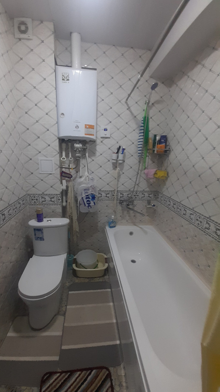 Продаётся квартира 3х комнатная 87м2 улица  за кафе феникс