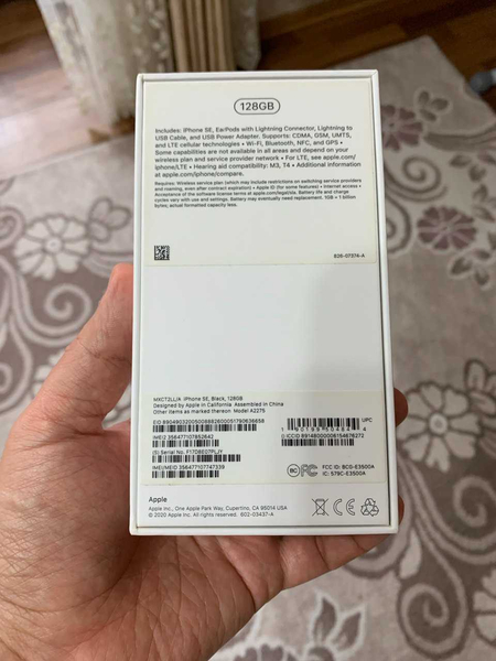 Продам iPhone SE 2020
