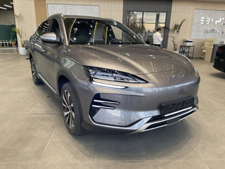Любые из официальных авто, машины в наличии.
