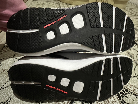 Брендовые кроссовки Under Armour