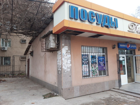 ПРОДАЁТСЯ МАГАЗИН В 8-микрарайоне в Чирчике