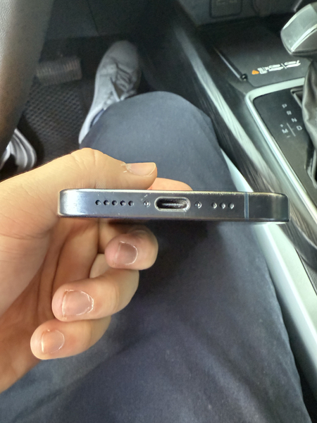 iPhone 15pro blue titanium 256gb