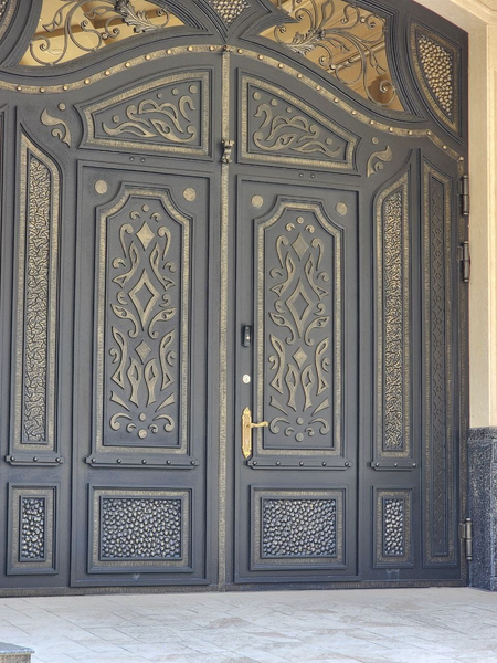 Darvoza panjara eshik naves zakazga