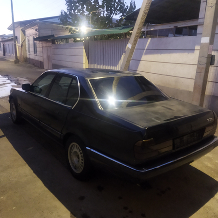 BMW sotiladi e32 1989 yil