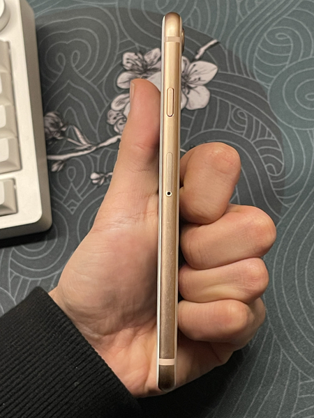 iPhone 8, 64 Гб, 74% емкость