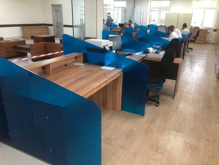 Ishlab chiqaruvchidan ofis uchun mebel: stollar, kabinetlar, resepshen
