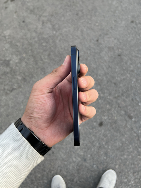 Iphone 15 pro dark blue