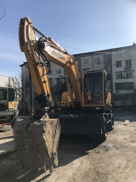Ekskavator 140  Hyundai 2010 yil 25.600 metachast