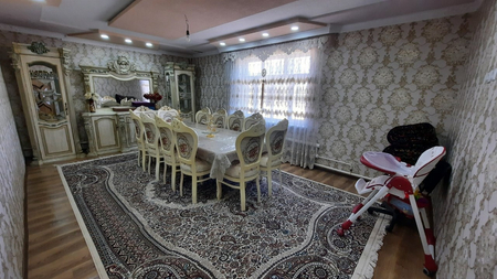 Hovli uy sotiladi