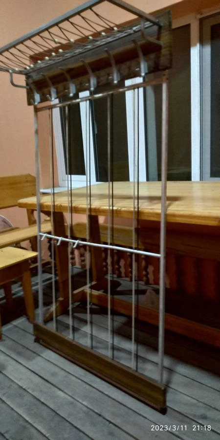 Настенная вешалка