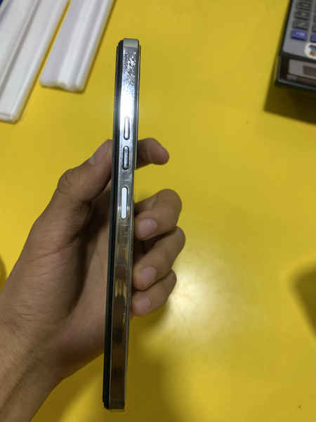Tocno pova 5 8+128gb kar dakumet bor aybi yoq ishlashi udar
