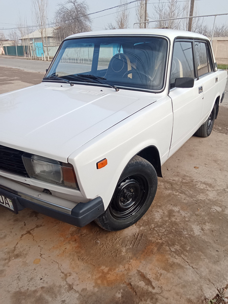 Vaz 2105 sotiladi