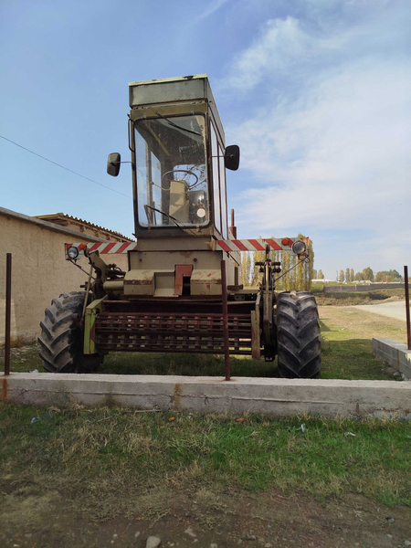 Комбайн косилка самоходная Fortschritt E 303 сотилади