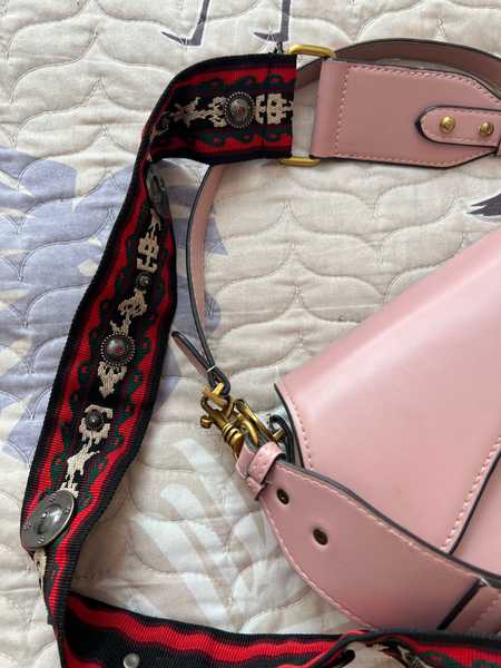 Розовая сумочка в стиле Dior