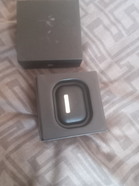Продам новый AirPods