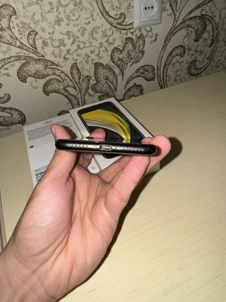 Продается iPhone SE 128 ГБ