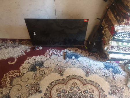 Televizor sotiladi srochna 43 lik Ssmart . Polniy hamma narsasi full
