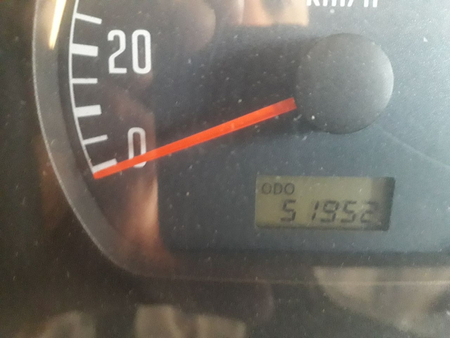 Isuzu  yuk tashuvchi moshina