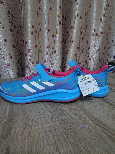 Кроссовки Adidas ОРИГИНАЛ. Новые. Ограниченный выпуск. Яркие и легкие.