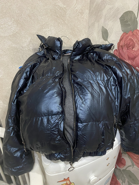 Kurtka qiz bollar uchun 9 yoshdan 12 yoshgachaon razmer keladi