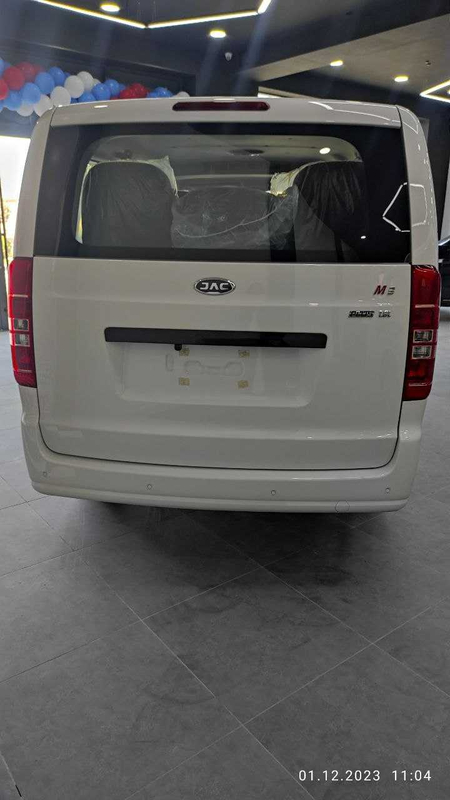 Jac M3 miniven oq va qora ranglari nalichida mavjud...