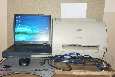 Noutbok va printer sotiladi