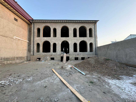 6 sotiqli karobka xolatdagi hovli sotiladi
