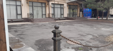 Продам  здание 1000м2  вдоль дороги