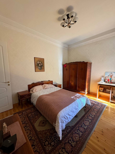 Продается 2/3/3 Сталинка, Алайский рынок