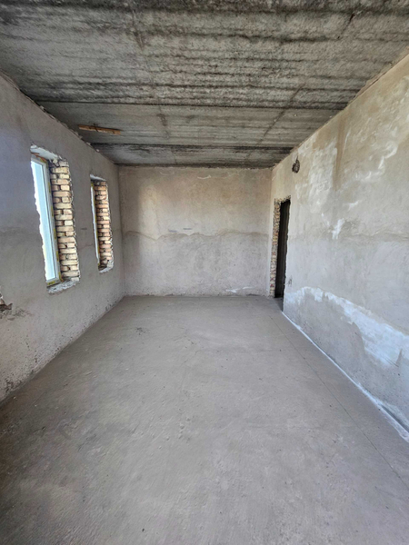 3 xonali 90m² 7-qavat sotiladi.