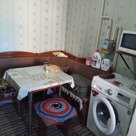 Продается трех комнатная квартира