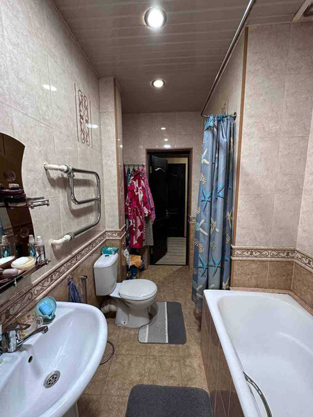 ул.Ш.Руставели Школа№ 160 3-комнатная 3/3 70 м² ремонт выс.пот