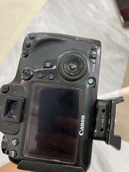 Canon 6d sotiladi
