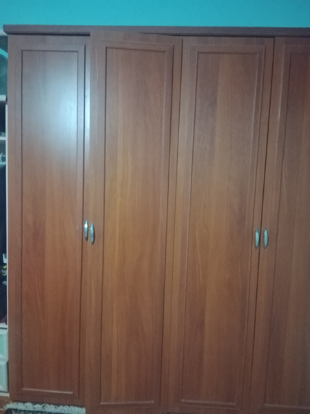 Комплектр шкаф, 2 кишилик кровать, 2та тумбочка, камод.