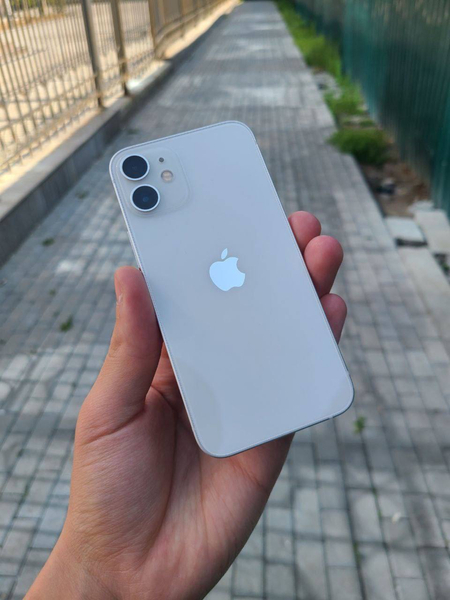 Iphone 12 mini.