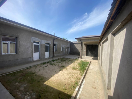 Uy sotiladi Nazarbek Turkiston mahalla