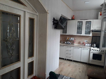 Тинчликда 3 хонали квартира, 2-каватда, 4 каватли,  \\nмайдони 70 m2