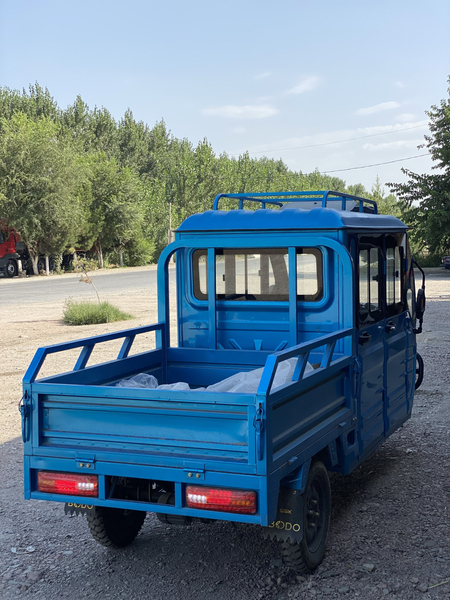 4 eshiklik kabina elektromotoroller