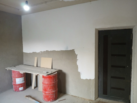 Hovli sotiladi 4 xonali remont qilinmagan
