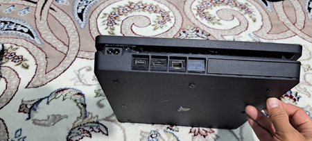 PS 4 500 GB, disk oʻqiydi, oʻyinlari bilan.