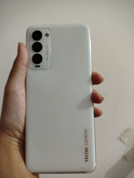 Tecno camon 18 .