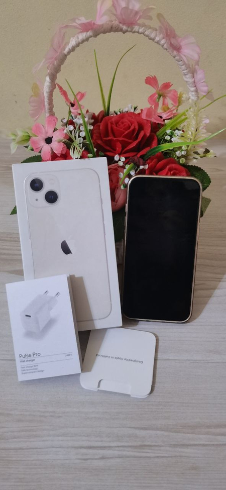iPhone 13.  128гб Srochno prodayetsa