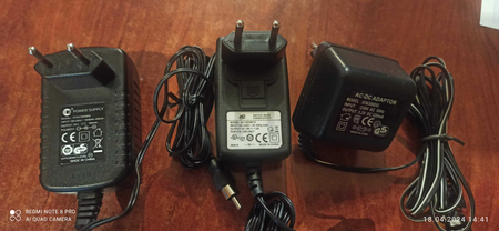 Блок питания 15V-1,2A.