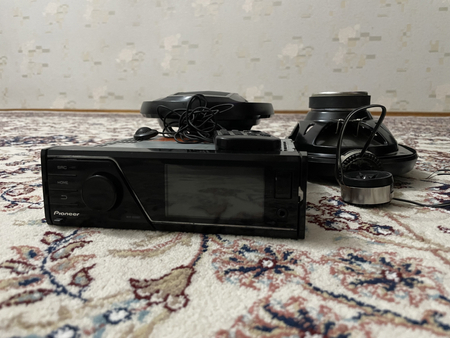 Продаються оригинальный магнитафон и колонки Pioneer