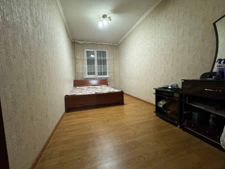 Продаётся Чиланзар 10  2/2/4 балкон 1.5 *3 Панель