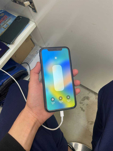 iPhone 11 64gb qora